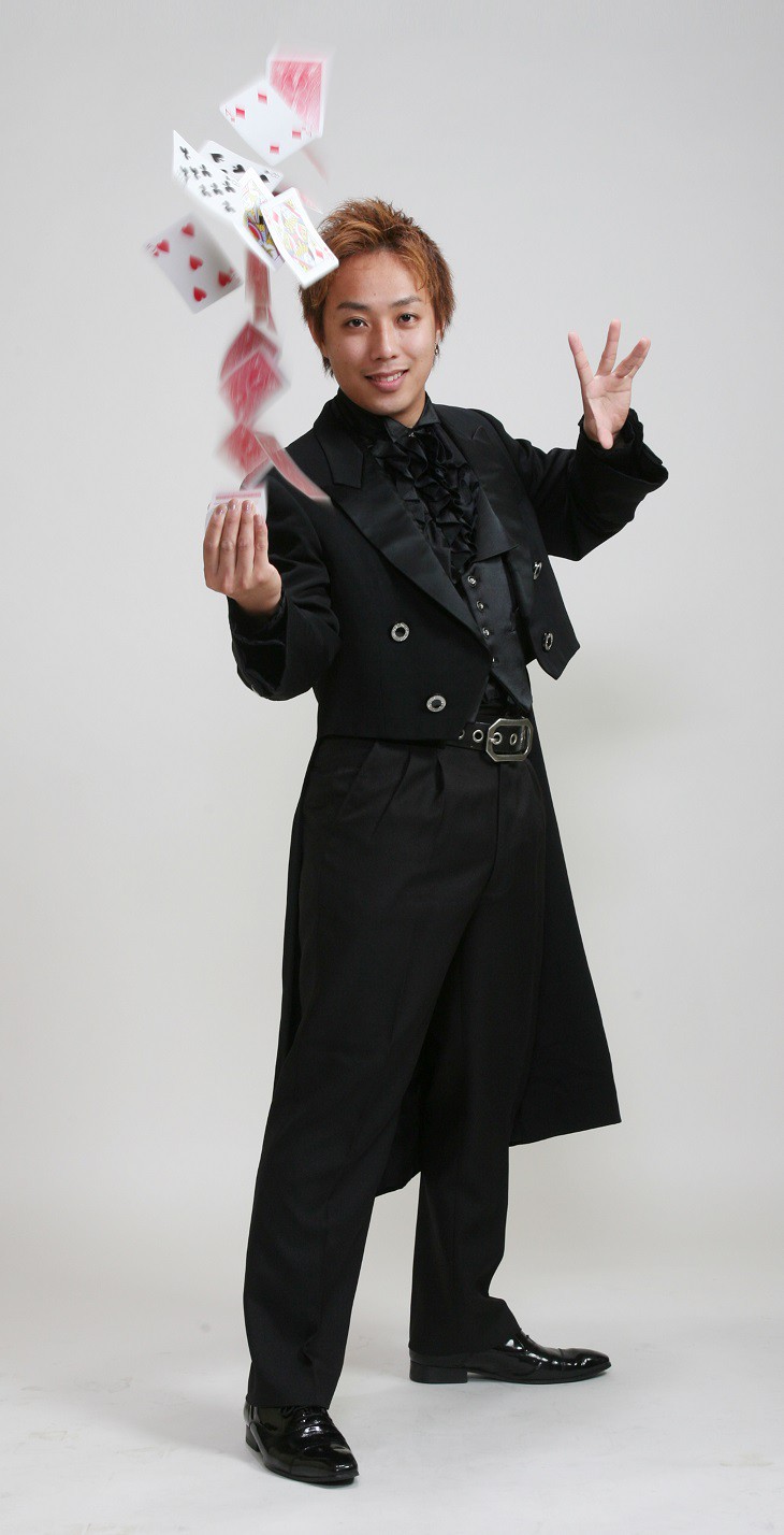 【ma24】スピード感溢れるイリュージョンマジックショー | 大道芸人派遣・パフォーマー出張手配